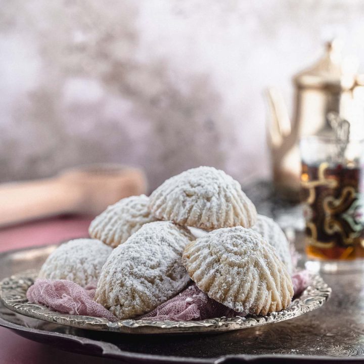 Maamoul - Nut or Date Filled Middle Eastern Cookies - May I Have That ...